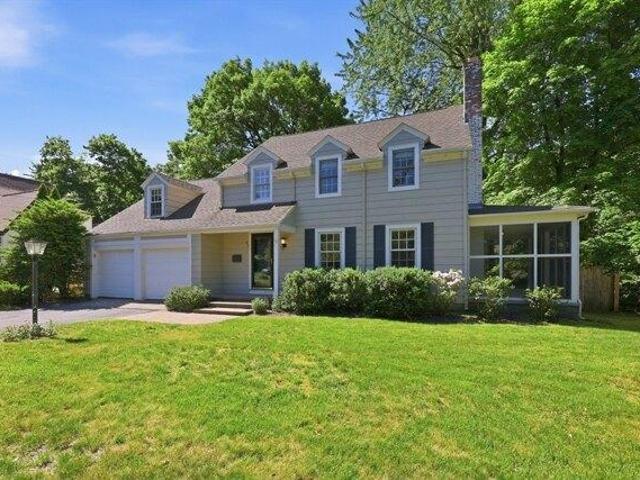 4 bedroom, Longmeadow MA 01106 104568180