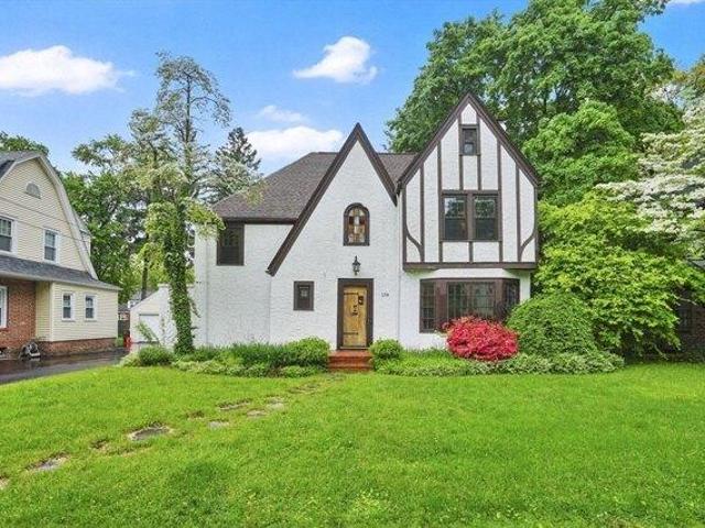 4 bedroom, Longmeadow MA 01106 LS102475601