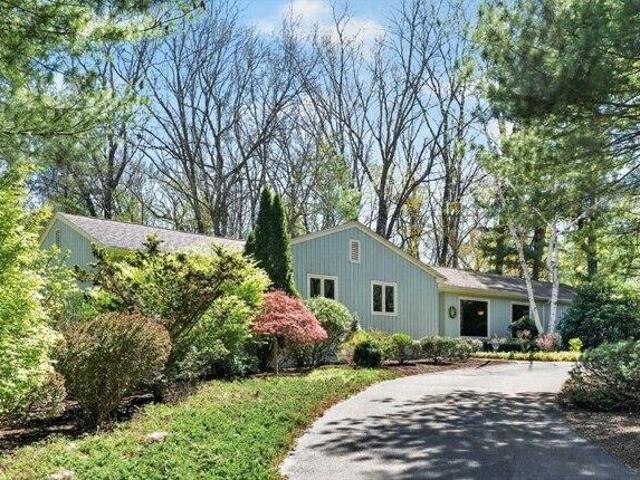 4 bedroom, Longmeadow MA 01106 LS102707960