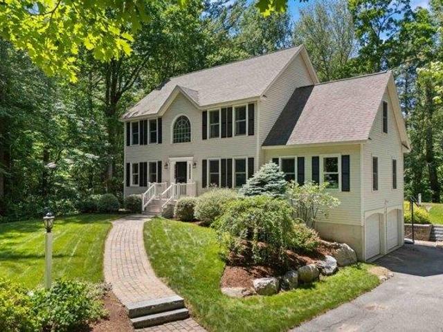 4 bedroom, Londonderry NH 03053 104009866