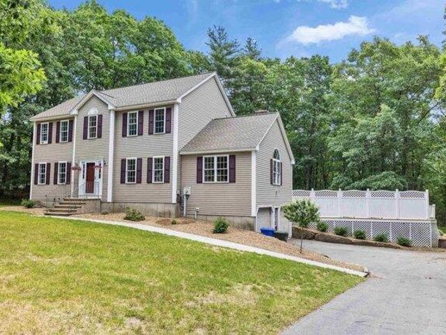 4 bedroom, Londonderry NH 03053 104009967
