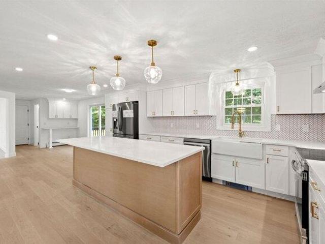 4 bedroom, Londonderry NH 03053 104832980