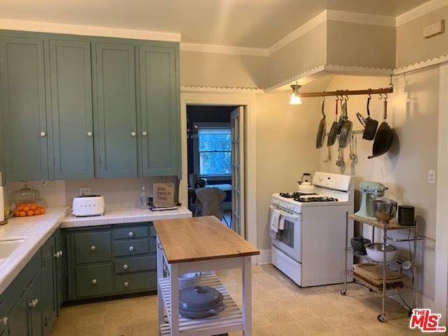 4 bedroom, Los Angeles CA 91401 88405694