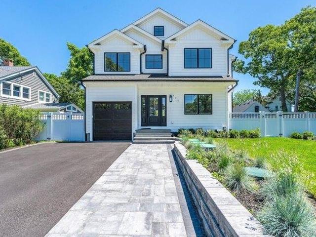 4 bedroom, Laurel NY 11948 104921681
