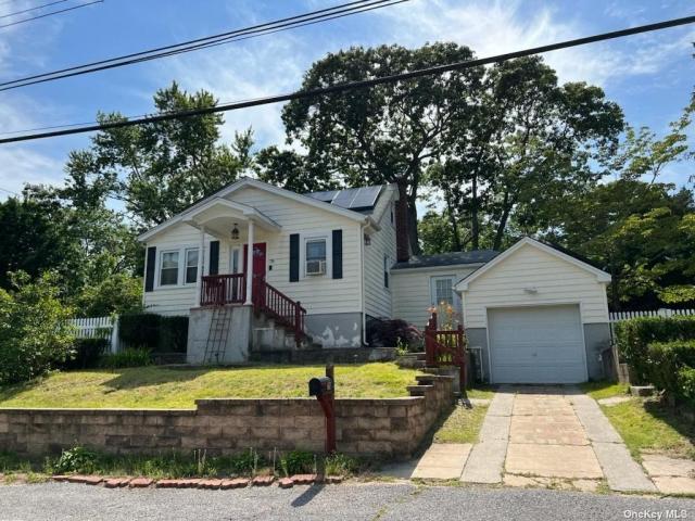4 bedroom, Lake Grove NY 11755 LS72692143