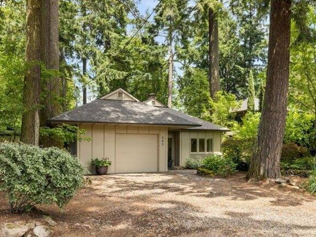 4 bedroom, Lake Oswego OR 97034 LS96944735