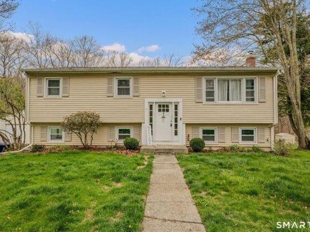 4 bedroom, Ledyard CT 06339 LS102775703