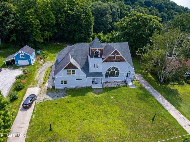4 bedroom, Lee MA 01238 105113376