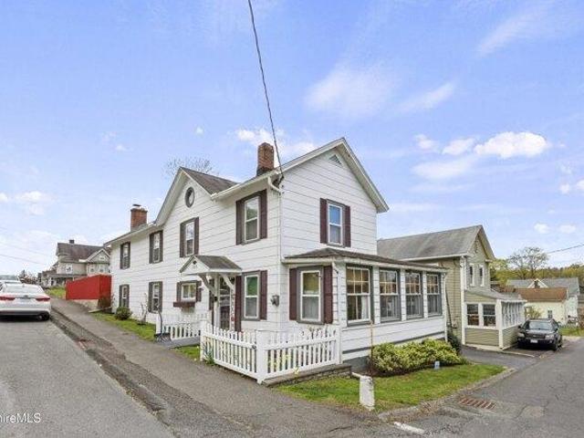 4 bedroom, Lee MA 01238 105113811