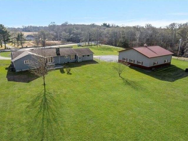 4 bedroom, Little Compton RI 02837 104834451