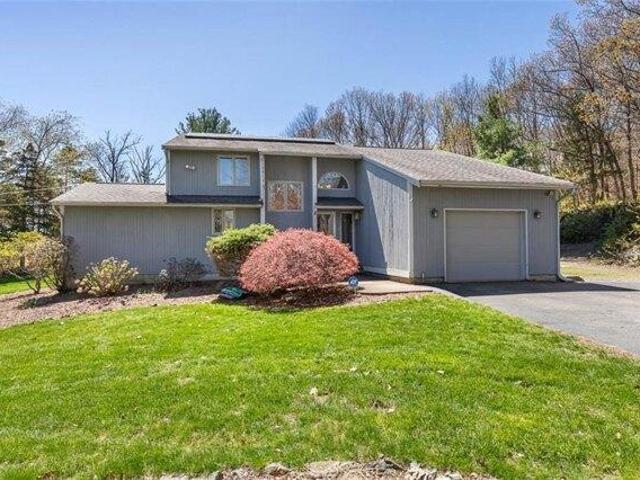4 bedroom, Lincoln RI 02865 LS102801359