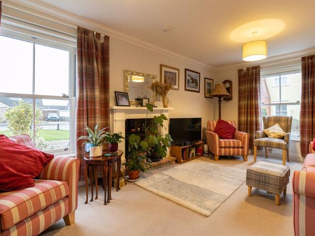 4 BEDROOM LINK DETACHED HOME