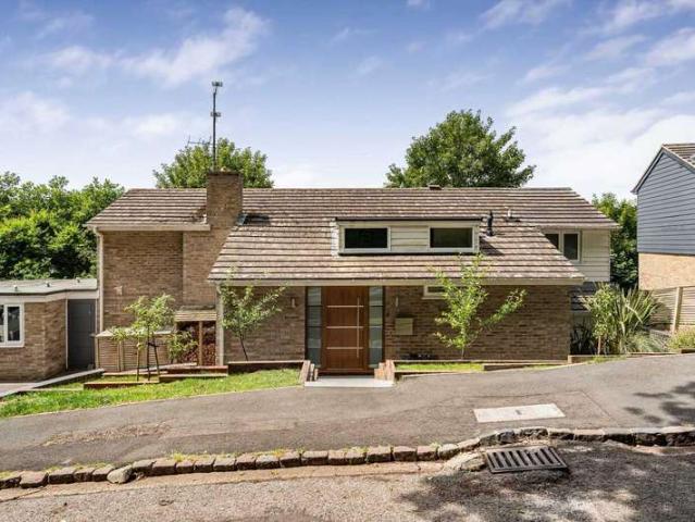 4 Bedroom Link Detached House