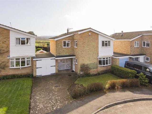 4 Bedroom Link Detached House