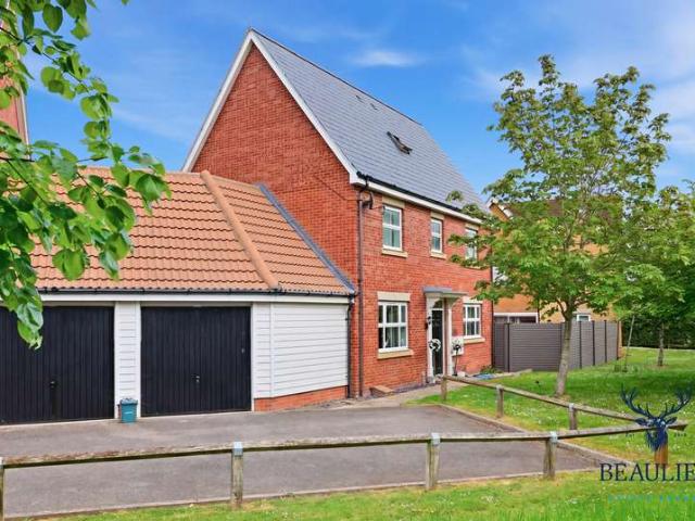 4 Bedroom Link Detached House