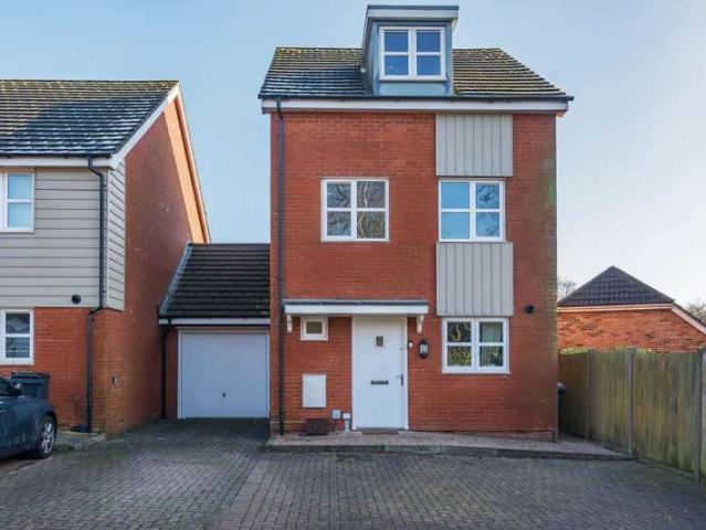 4 Bedroom Link Detached House