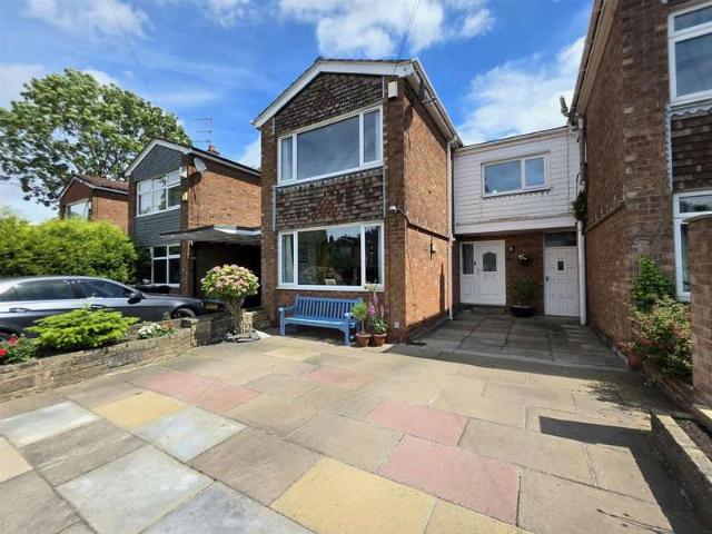 4 Bedroom Link Detached House