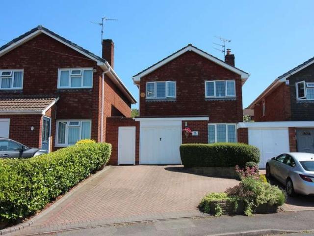 4 Bedroom Link Detached House
