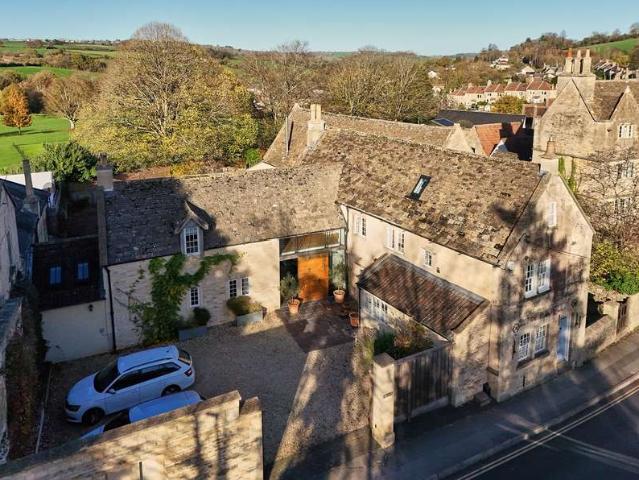 4 Bedroom Link Detached House