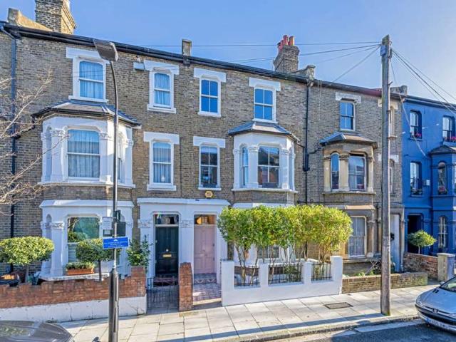 4 Bedroom Detached House