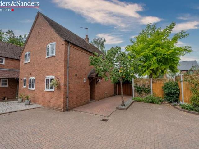 4 Bedroom Link Detached House