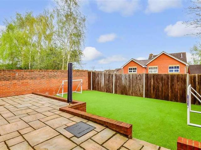 4 Bedroom Link Detached House