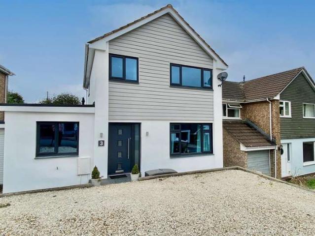 4 Bedroom Link Detached House