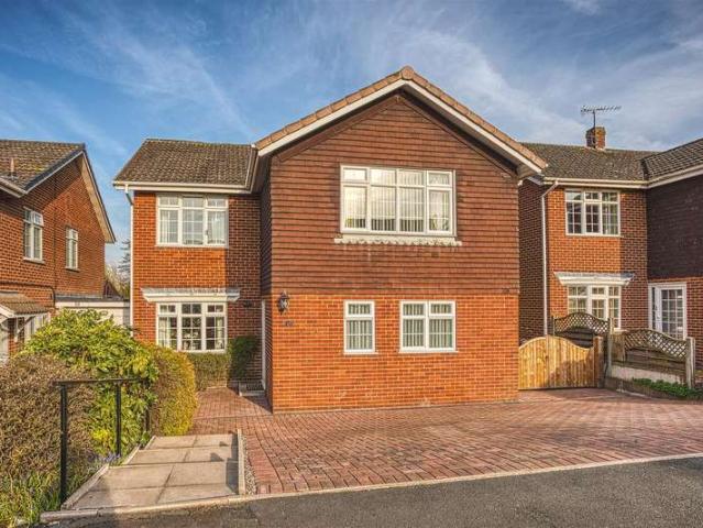 4 Bedroom Link Detached House
