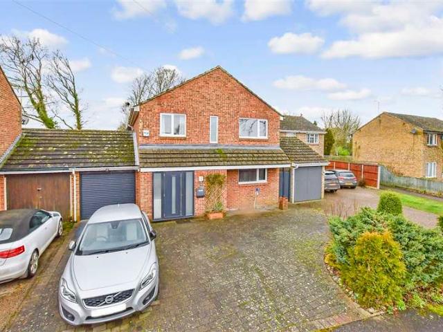 4 Bedroom Link Detached House