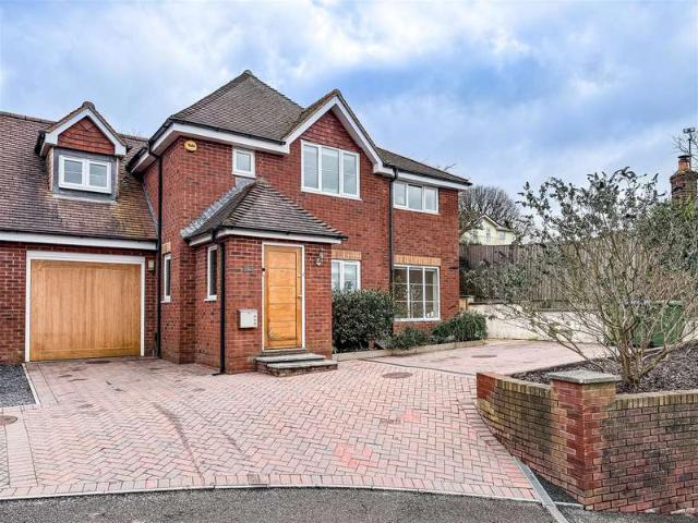 4 Bedroom Link Detached House