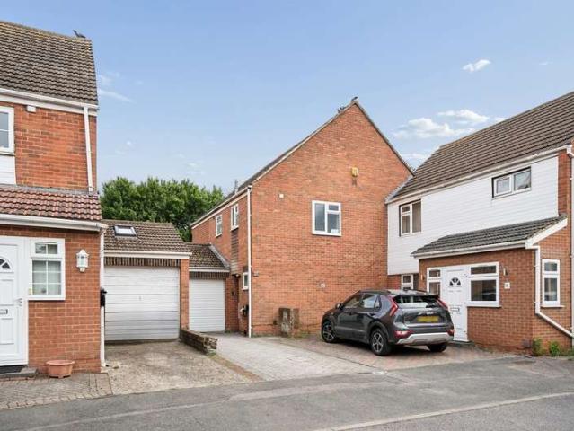 4 Bedroom Link Detached House