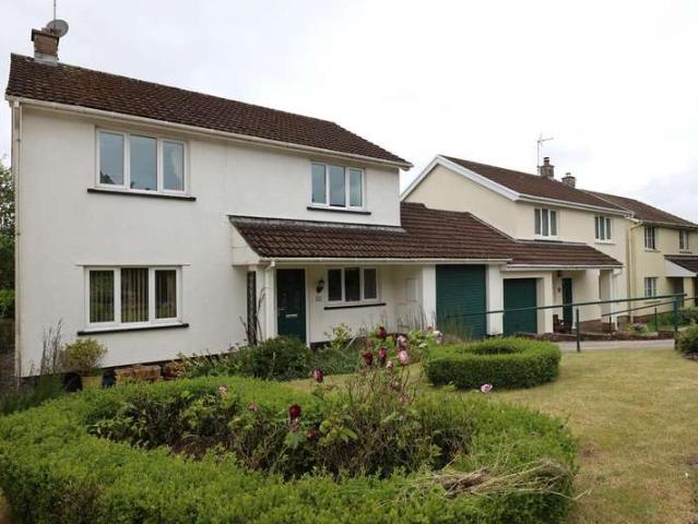 4 Bedroom Link Detached House