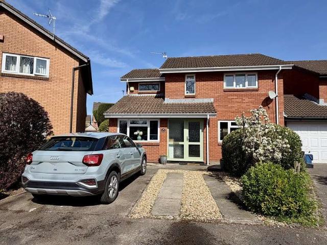 4 Bedroom Link Detached House