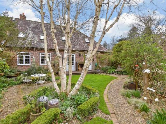 4 Bedroom Link Detached House