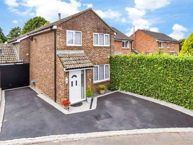 4 Bedroom Link Detached House
