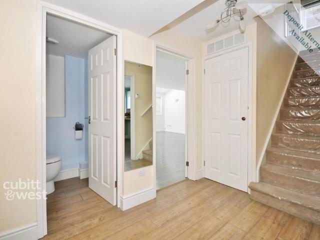 4 bedroom link detached house to rent