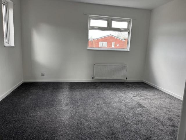 4 bedroom link detached house to rent