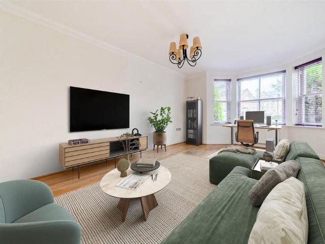 4 bedroom link detached house to rent