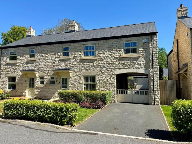 4 bedroom link detached house to rent