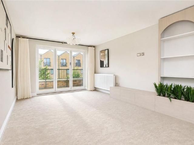 4 bedroom link detached house to rent