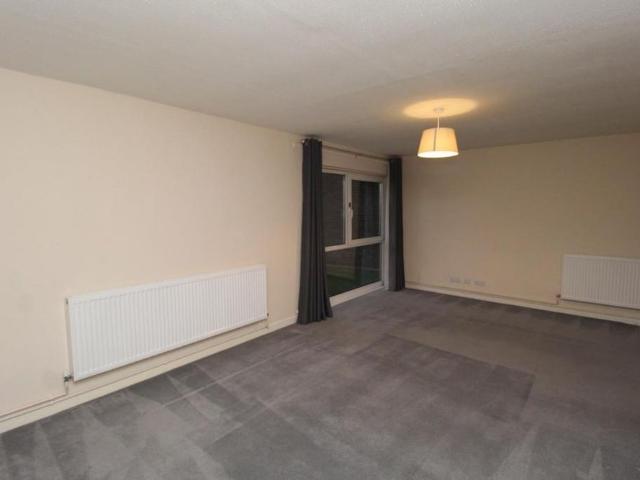4 bedroom link detached house to rent
