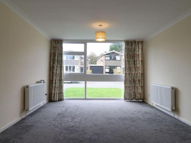 4 bedroom link detached house to rent