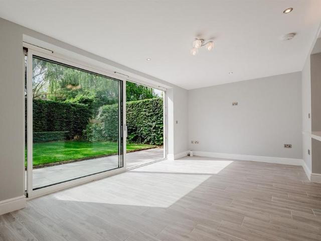 4 bedroom link detached house to rent