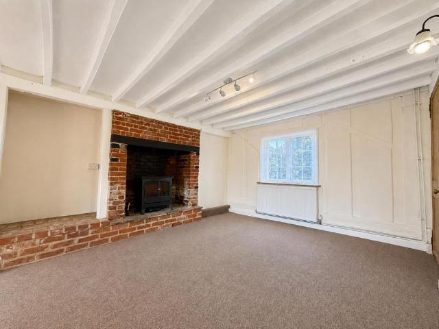4 bedroom link detached house to rent