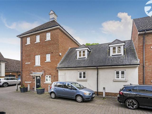 4 bedroom link detached house for sale