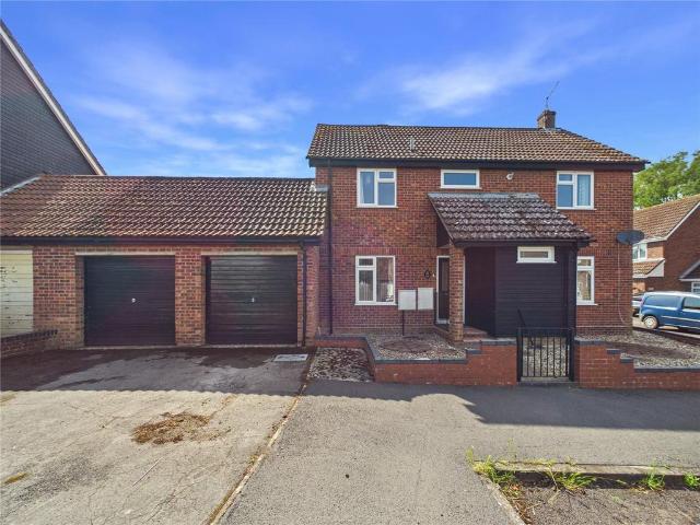 4 bedroom link detached house for sale