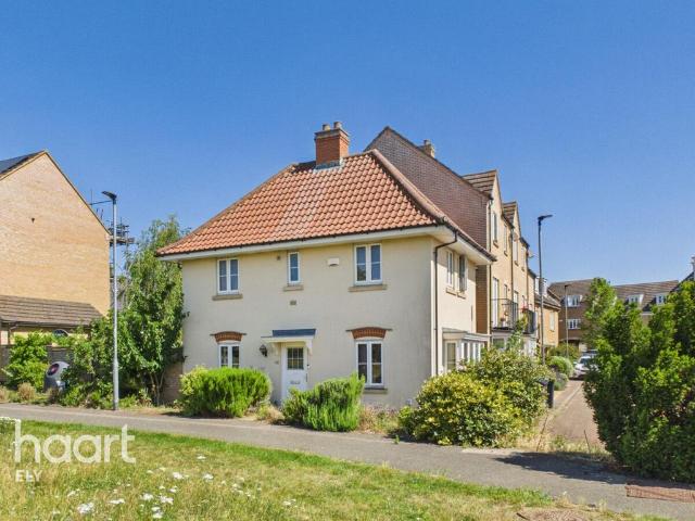 4 bedroom link detached house for sale