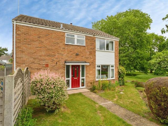 4 bedroom link detached house for sale