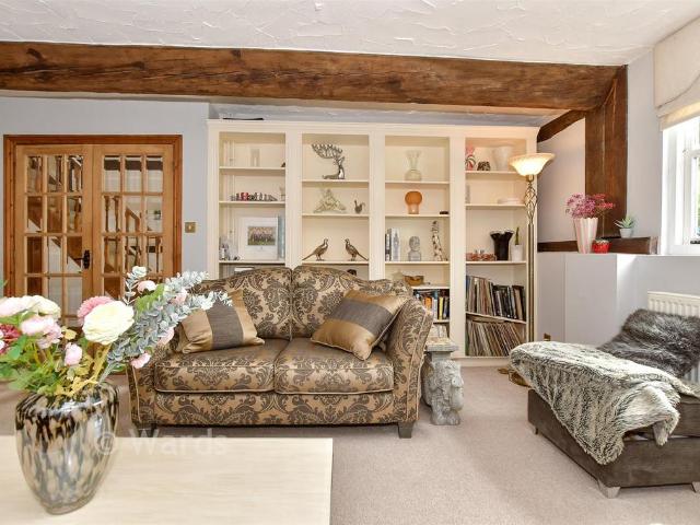 4 bedroom link detached house for sale