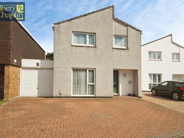 4 bedroom link detached house for sale